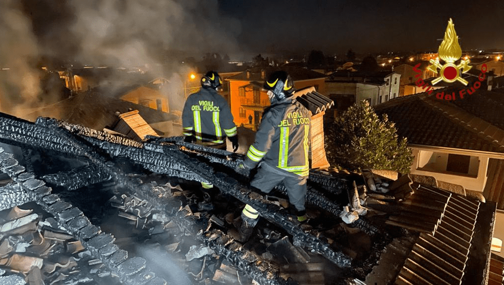 Fiamme in un appartamento di Sarmato, danni ingenti e vigili del fuoco ...