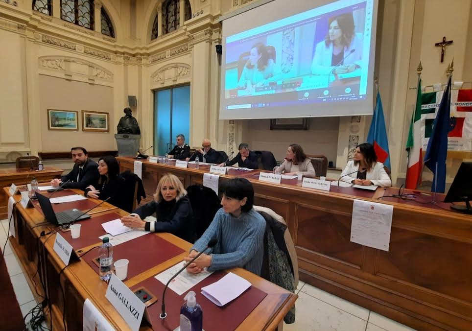 Istituzioni in rete e cittadinanza più informata per combattere la ...