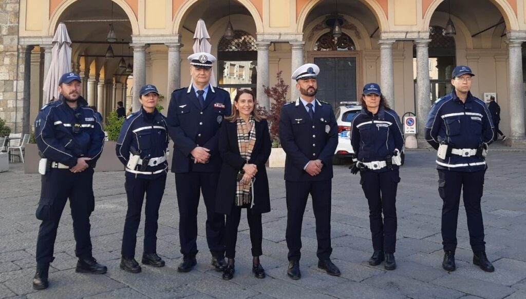 Per le vie del centro anche polizia locale in borghese