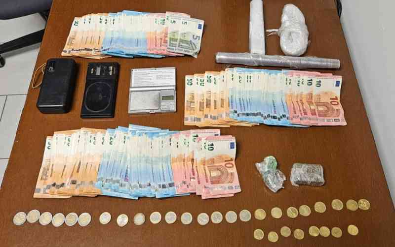 Blitz a Borgotrebbia, sequestrati hashish e 7500 euro Blitz a Borgotrebbia, sequestrati hashish e 7500 euro