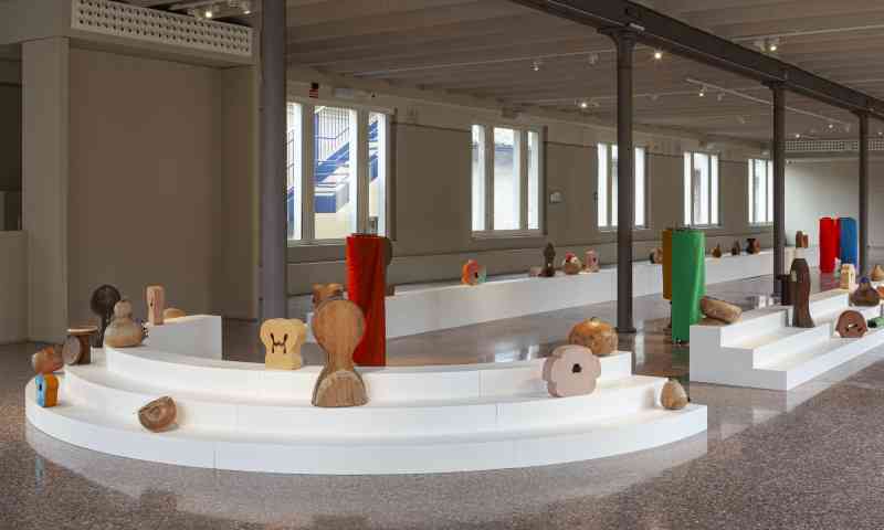 Simboli, riti e resilienza al dolore, a XNL due nuove mostre Sul Guardare