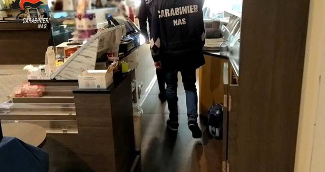 Carenze igienico-sanitarie, controlli dei Nas in due locali